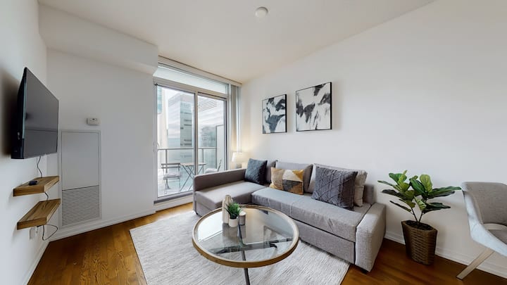 Modern Condo 2br 2ba With Balcony And Free Parking - Toronto