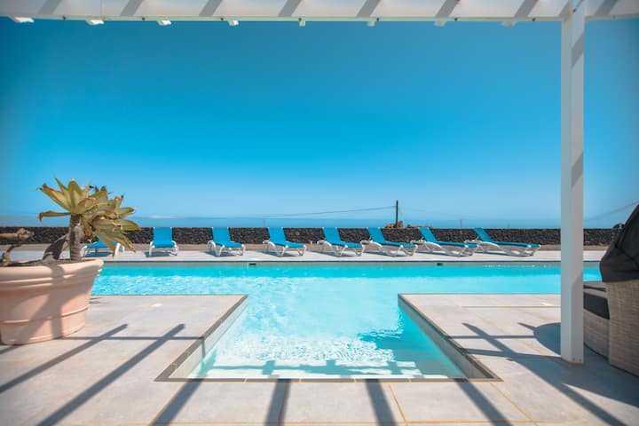 Luxury Villa With Private 25m Pool & Jacuzzi - Arrecife