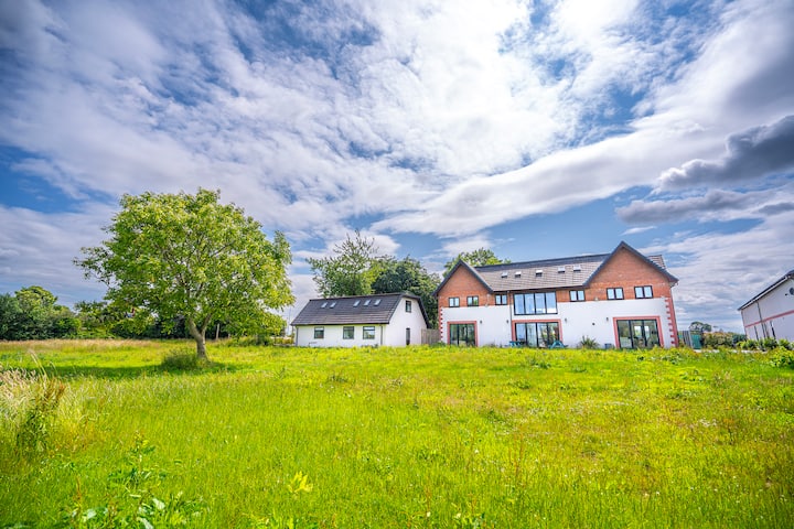 Farm House And Barn House For Xl Groups: 14bedrms - スタッフォード