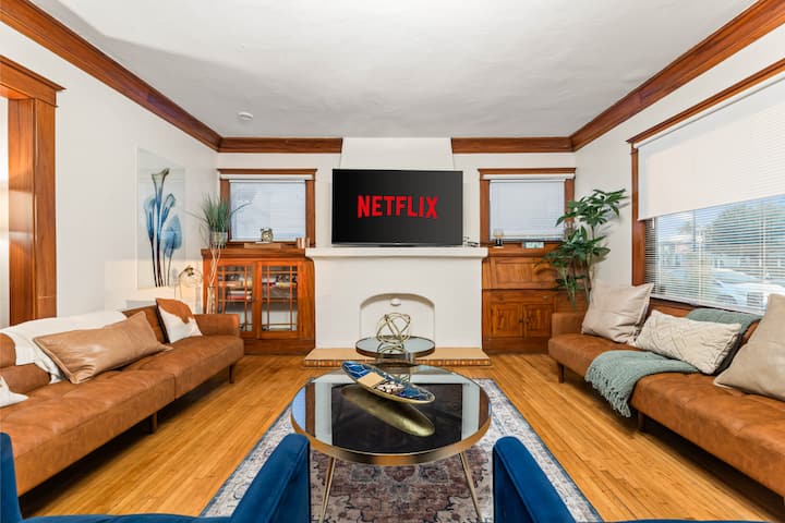 Stylish 4br 2ba Home Near Csulb Airport And Beach - Long Beach, CA