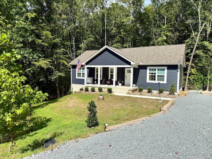 New & Cozy 5br Lake Anna Retreat - Large Game Room - Lake Anna, VA