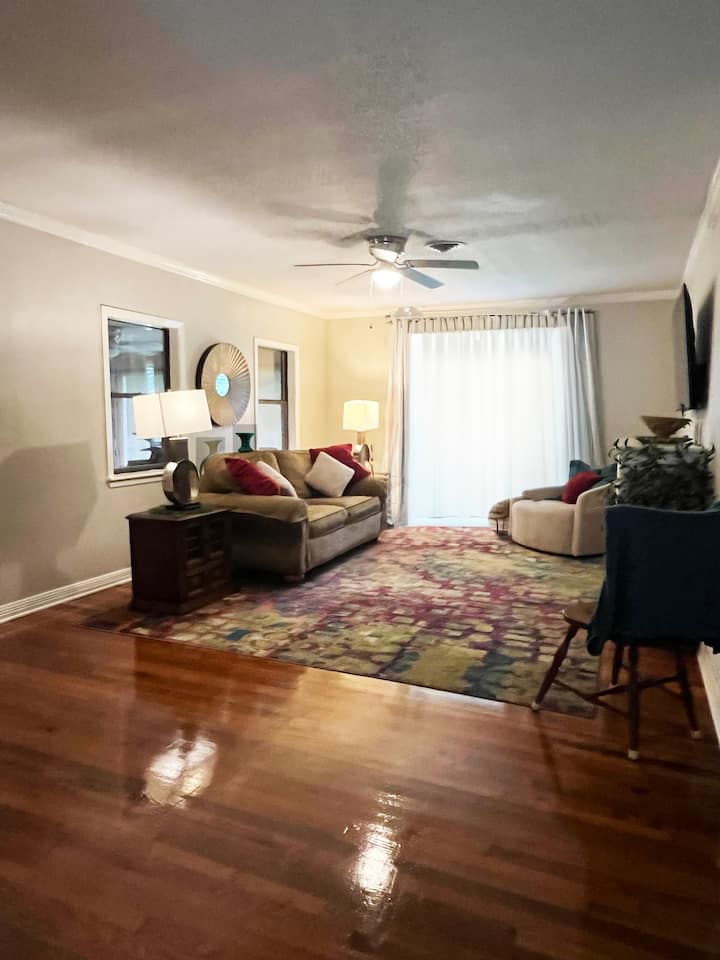 4bedrooms-sunroom/fenced Outdoor Space/fullkitchen - Texarkana, TX