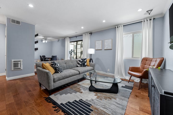 Downtown Lb Gem | 2br + Parking - Long Beach, CA