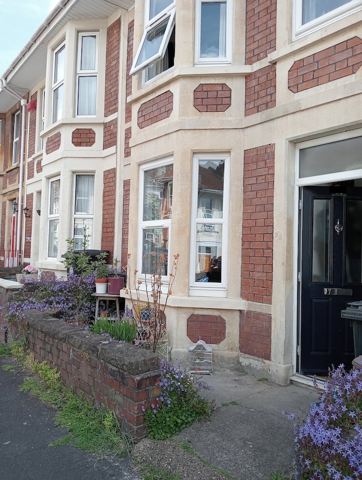 Pretty, Brick Terraced Home Near City Centre - Bristol