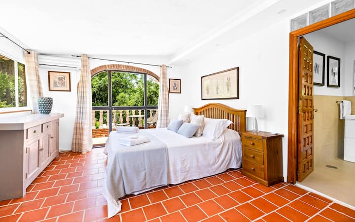 Casa De Las Risas B&b | Family Room | Sleeps 4 - Coín