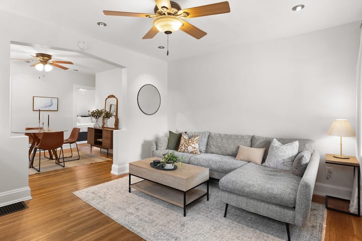 Pleasant Ridge 1 Br | Parking | Screened Porch - Cincinnati, OH