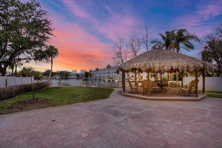Waterfront Paradise• Pool, Hot Tub, Dock & Games - St. Petersburg, FL