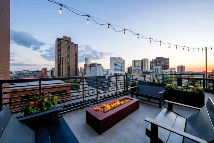 City View Apt On The 25th Fl. - Parking & Pool - Minneapolis, MN