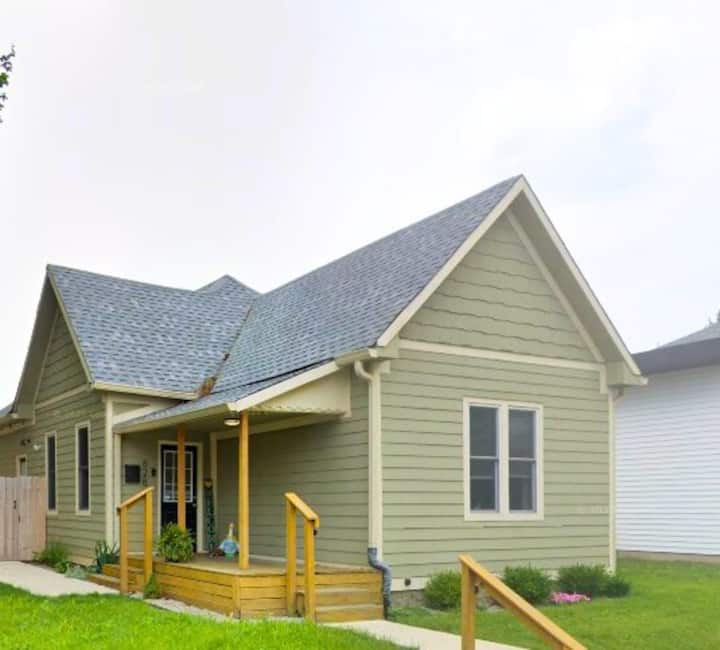Indy Hideaway: Ev Charging, Patio & Smart Tech - Indianapolis, IN
