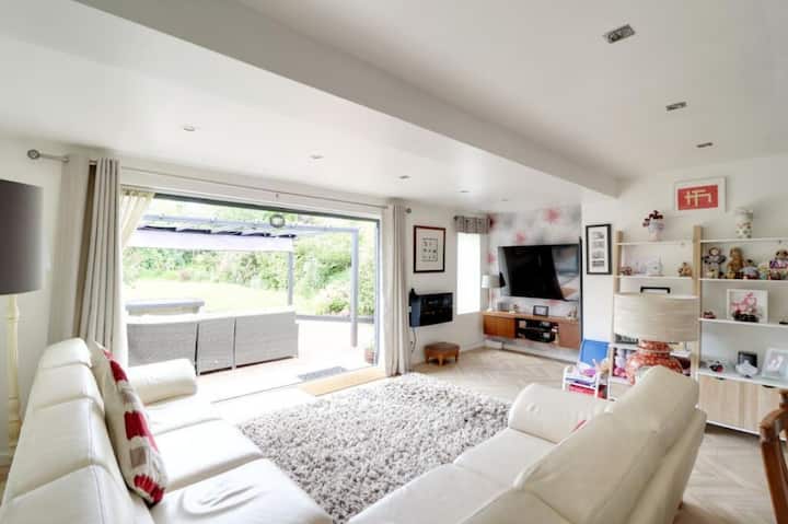 Stylish 2-bed Home With Garden - Shropshire