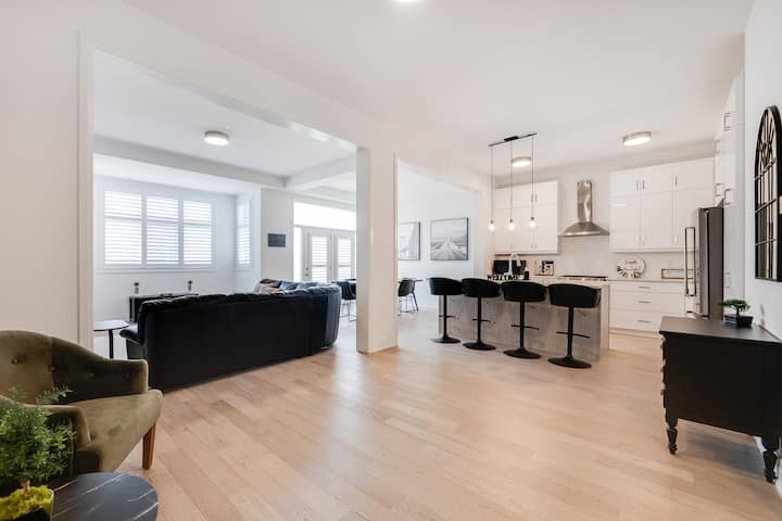 Family-ready 4br | Close To Trails, Shops & More - Oakville