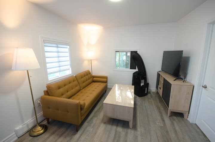 Presqui’le Park 3br/2b Family Beach Cabin! - Brighton