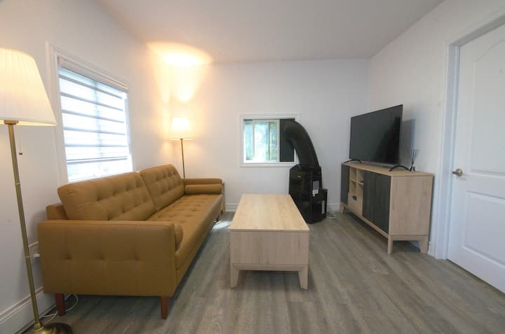 Presqui’le Park 3br/2b Family Beach Cabin! - Brighton