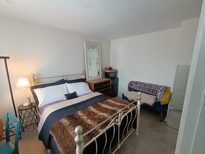Castlebar Nr. Westport Dble.rm W Bathroom
& Fridge - County Mayo