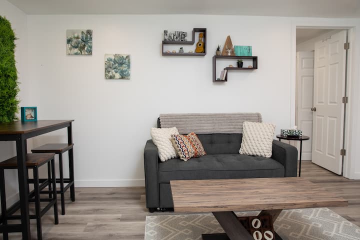 Bright & Cozy Basement Oasis - Greater Sudbury