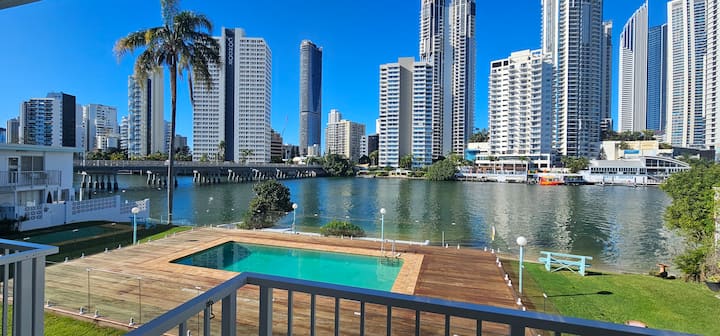 Riverfront Villa 8 Surfers Paradise With Pool - Surfers Paradise