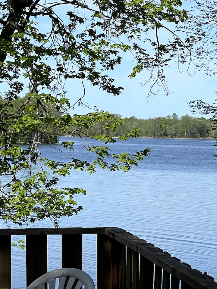 Lakeside Haven: Kayaks, Sunsets & Forest Trails - Kingston