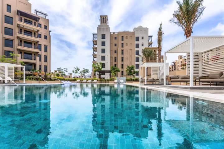 Beachside Calm 1br | Pool, Gym Prime Dubai Spot - Dubai