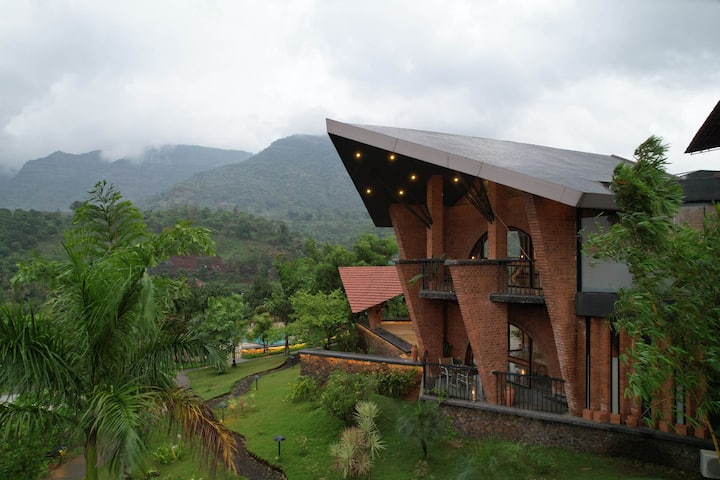 Stayvista At Pranah W/ Pool, Bbq, Lawn - Matheran
