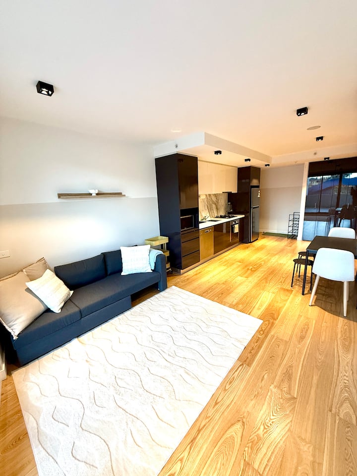 Modern 2br/2ba + Parking | Opposite Westfield - Box Hill