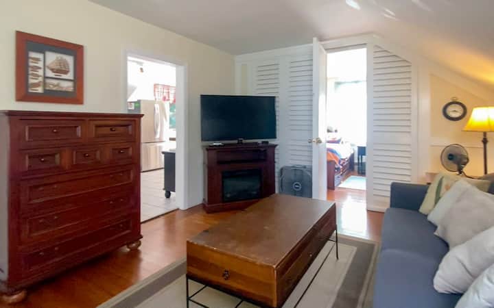 Newport- 3 Bedroom Bungalow- Near Cliff-walk - Newport, RI