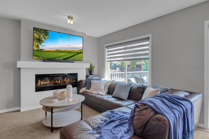 Family Friendly | 2 King Beds | Large Deck - Edmonton