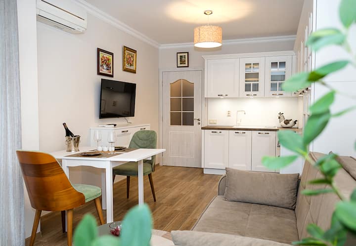 Stylish 1br Steps From Sea Garden | Central Varna - Varna