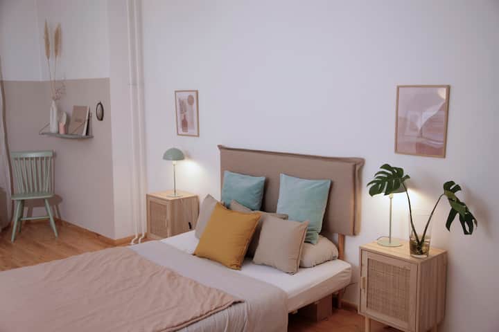 Lovely Room In Flat With Little Terrace Neukölln - Berlín