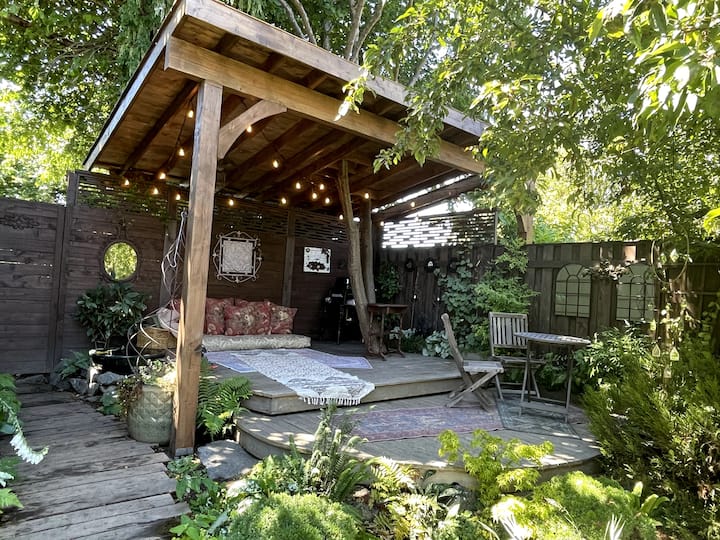 Secret Garden Suite - Outside In Garden Retreat - Port Angeles, WA