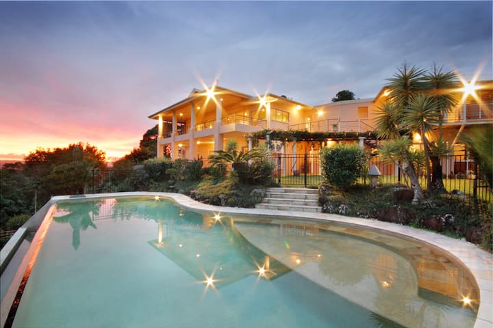 Poolside - Riverrock Retreat - 6br - Nambour