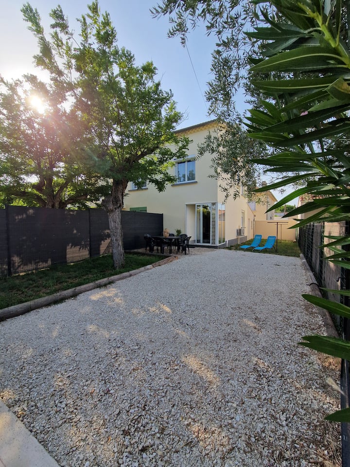 Gîte Les Acacias à Deux Pas D'avignon - Châteauneuf-du-Pape