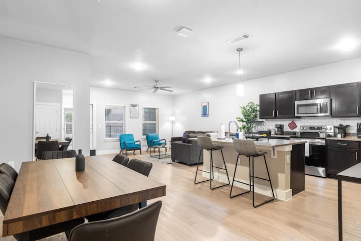 Modern 2br – Epic Waters, At&t, Gym & Shopping - Grand Prairie, TX