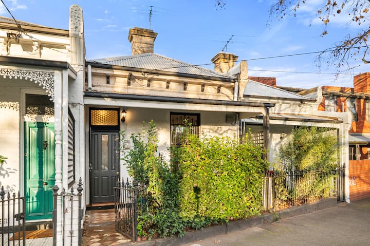 Two-bedroom Victorian Cottage In Kensington - Kensington