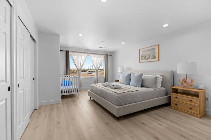 2 Bedroom Condo Between Sc And Monterey! - Watsonville, CA