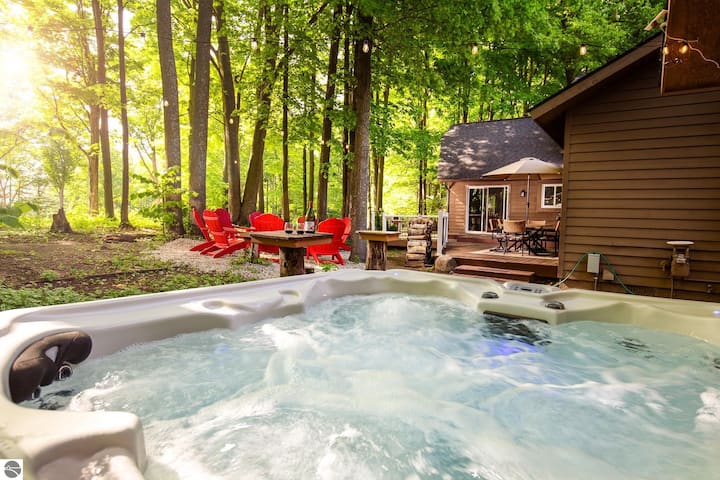 Multi-family House! Ski! Pool! Hot Tub! - Torch Lake, MI