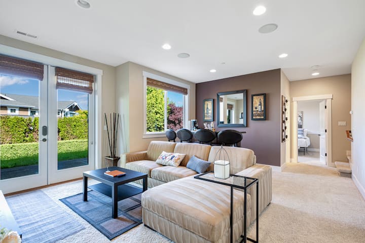 2br Hideaway: Bar Vibes, Game & Lego Joy @Bellevue - Bellevue, WA