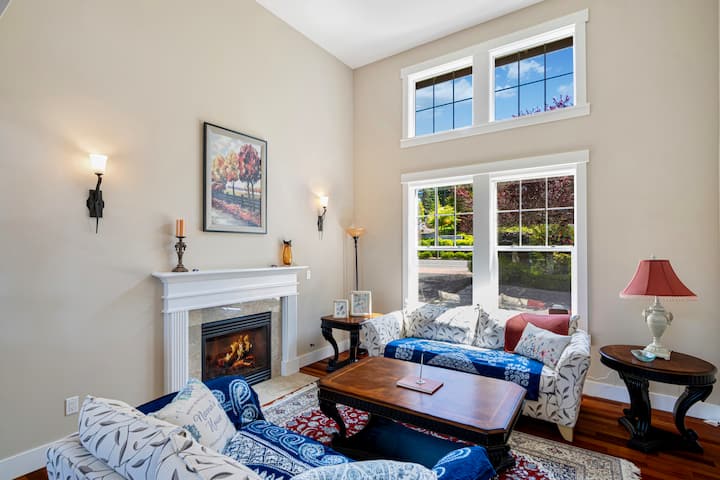 Stylish Bellevue 5br/2.5ba Upper Unit | Lego Fun! - 貝爾維尤