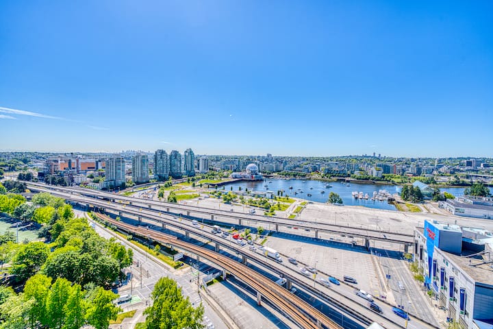 Central City Location, Bay View, One Free Parking - Vancouver