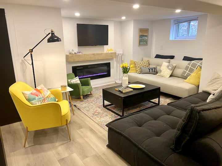 Bright & Cheery Full Basement Suite Walk To Subway - Toronto
