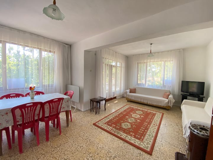 Huzurlu Bahçe İçInde Aile Apartı. Turizm Belgeli - Edremit