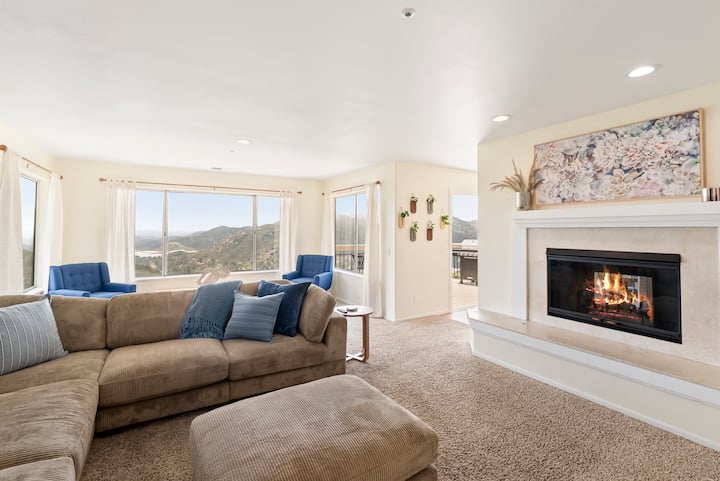 Cougar Pass Retreat - Upper Unit Only - Escondido, CA