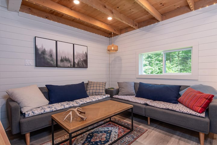 Quiet Tiny House In Woods | Pet-friendly +Trails - Jamaica, VT