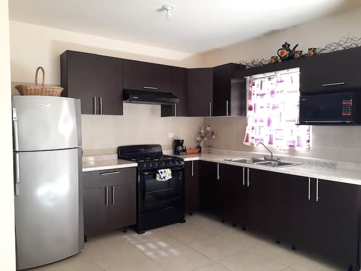 Casa Con A/c, Centrica,  Facturo - Saltillo