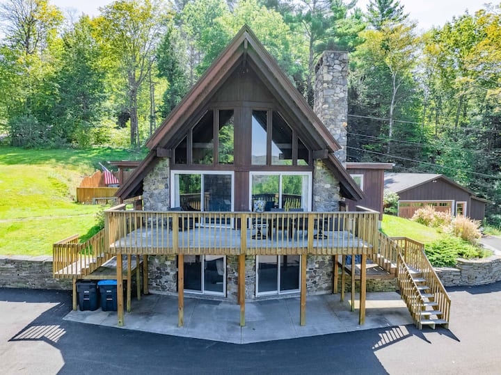 Camel's Hump View Ski House - 10 Miles To Stowe! - Waterbury Village Historic District