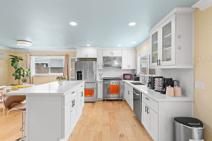 Relaxing Family Home • Heart Of Orange County - Huntington Beach, CA