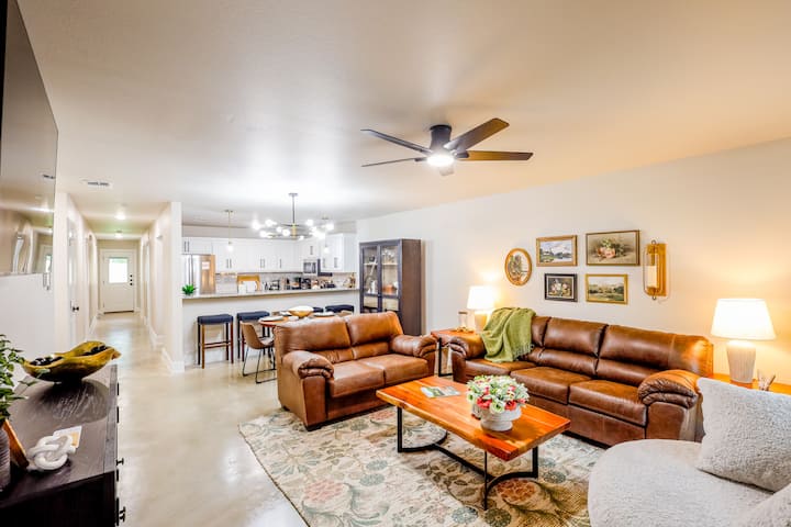Pet‑friendly 3 Br Near Umhb • Fenced Yard + Wi‑fi - Belton, TX