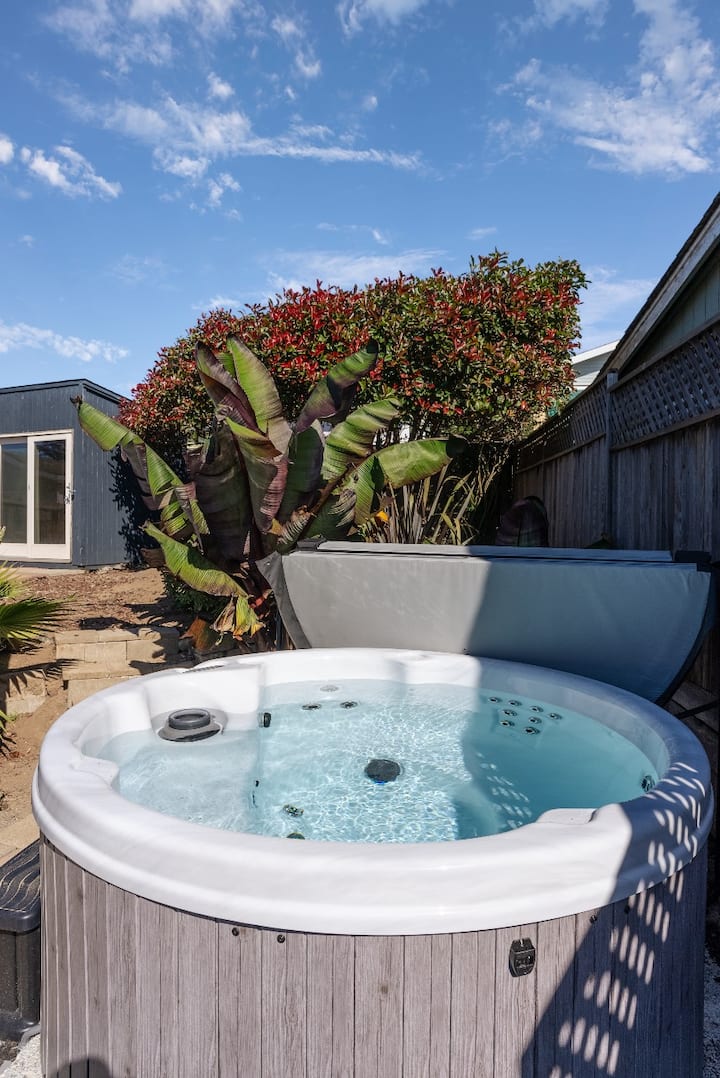 Cozy Cottage With Bay View - Bodega Bay, CA