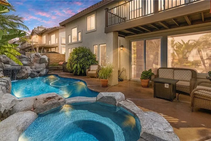 Relaxing And Spacious Pool Home  W Bbq & Fire Pit - Moreno Valley, CA