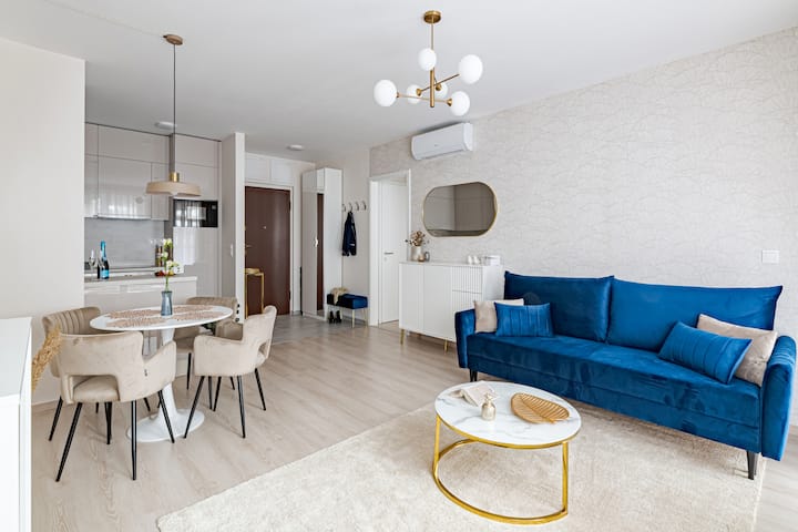Parkwest Azure – Chic Ac Apt | Garage + Balcony - Budapest