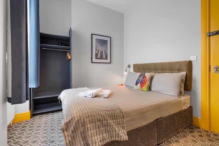 Room 4 44 North - Londonderry